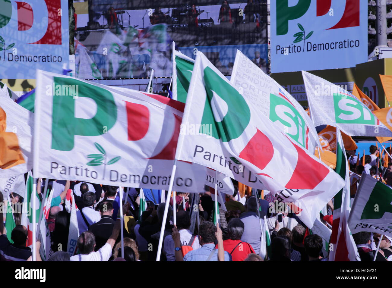 Rome, Italy. 29th Oct, 2016. Political demonstration in Rome's Piazza ...