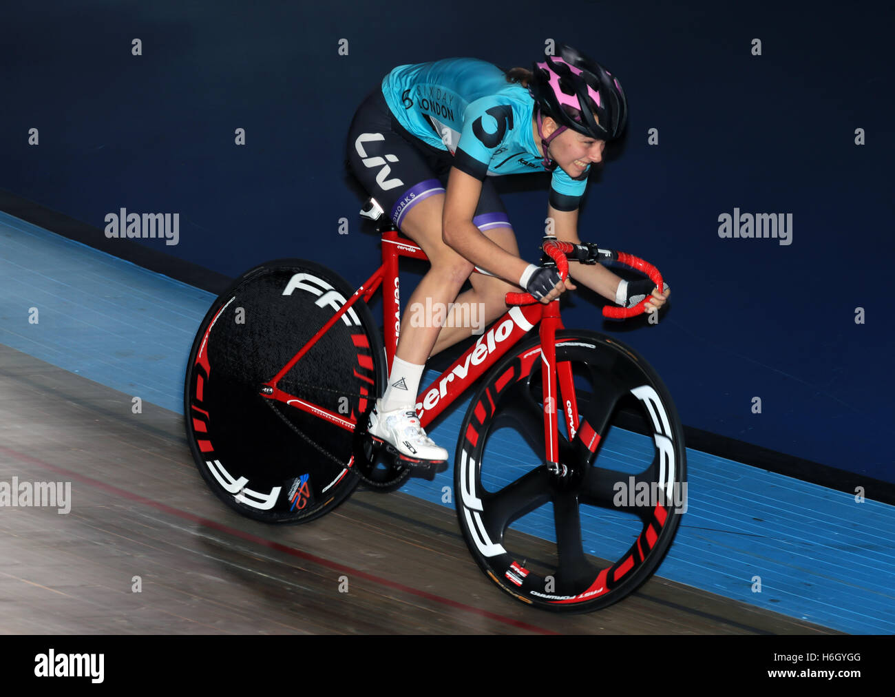 Great Britain's Elizabeth Bennett competes in the women's flying lap ...