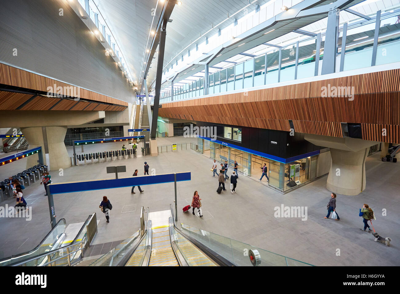 General view of the new concourse area of London Bridge station Stock ...