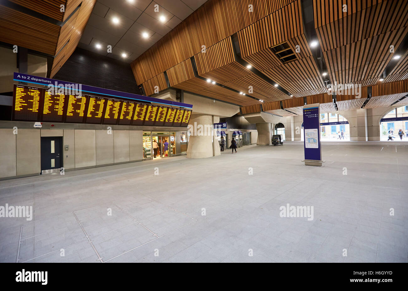 General view of the new concourse area of London Bridge station Stock ...