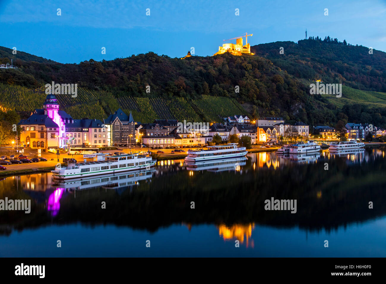 The city of Bernkastel-Kues, in the Moselle valley, river Moselle, old ...