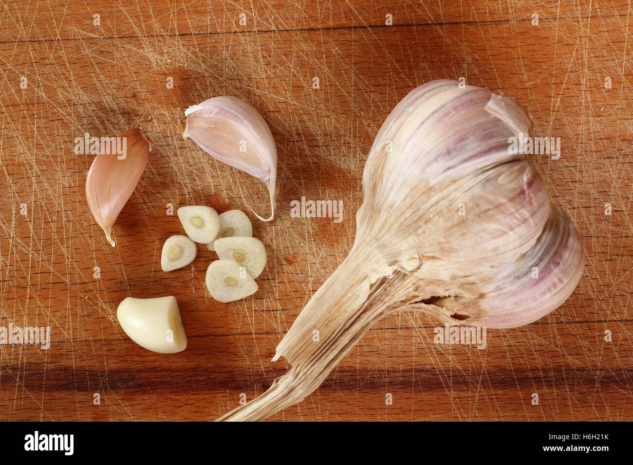 Sliced, crushed garlic Stock Photo - Alamy