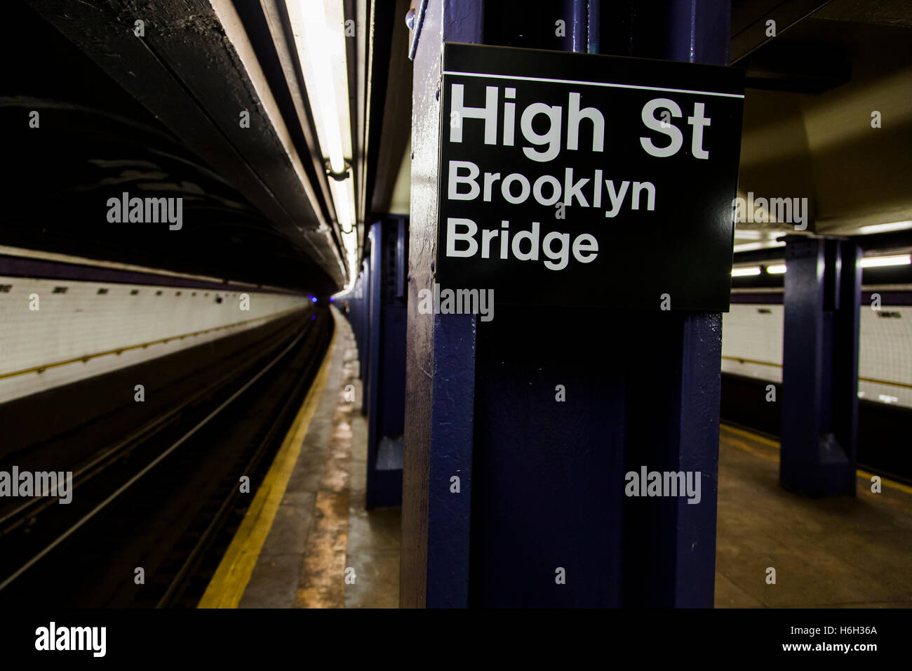 Railway bridge in brooklyn hi-res stock photography and images - Alamy
