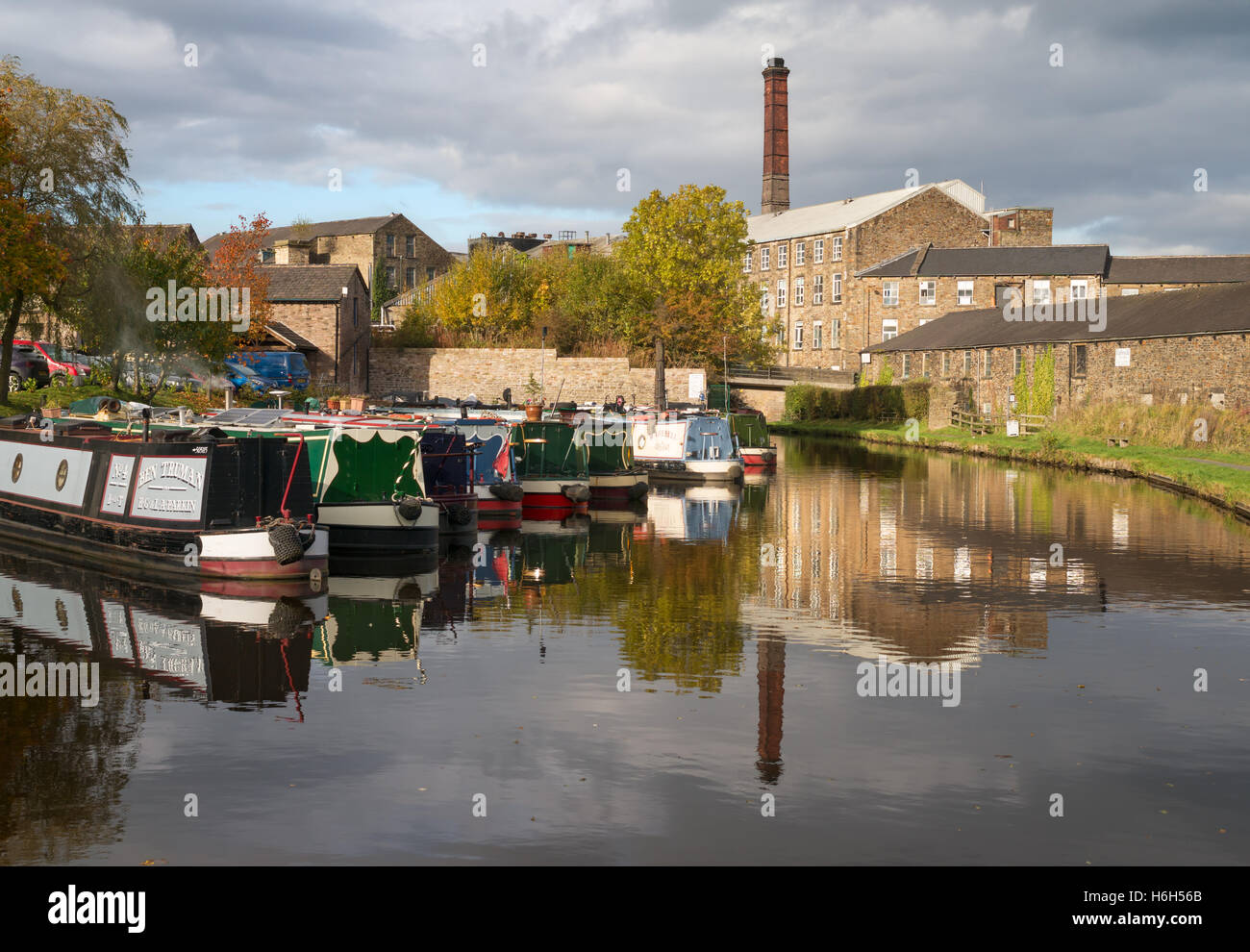 Canal basin hi-res stock photography and images - Alamy