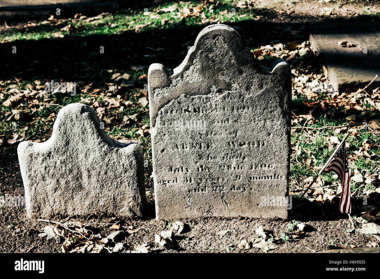 Old tombstone hi-res stock photography and images - Alamy