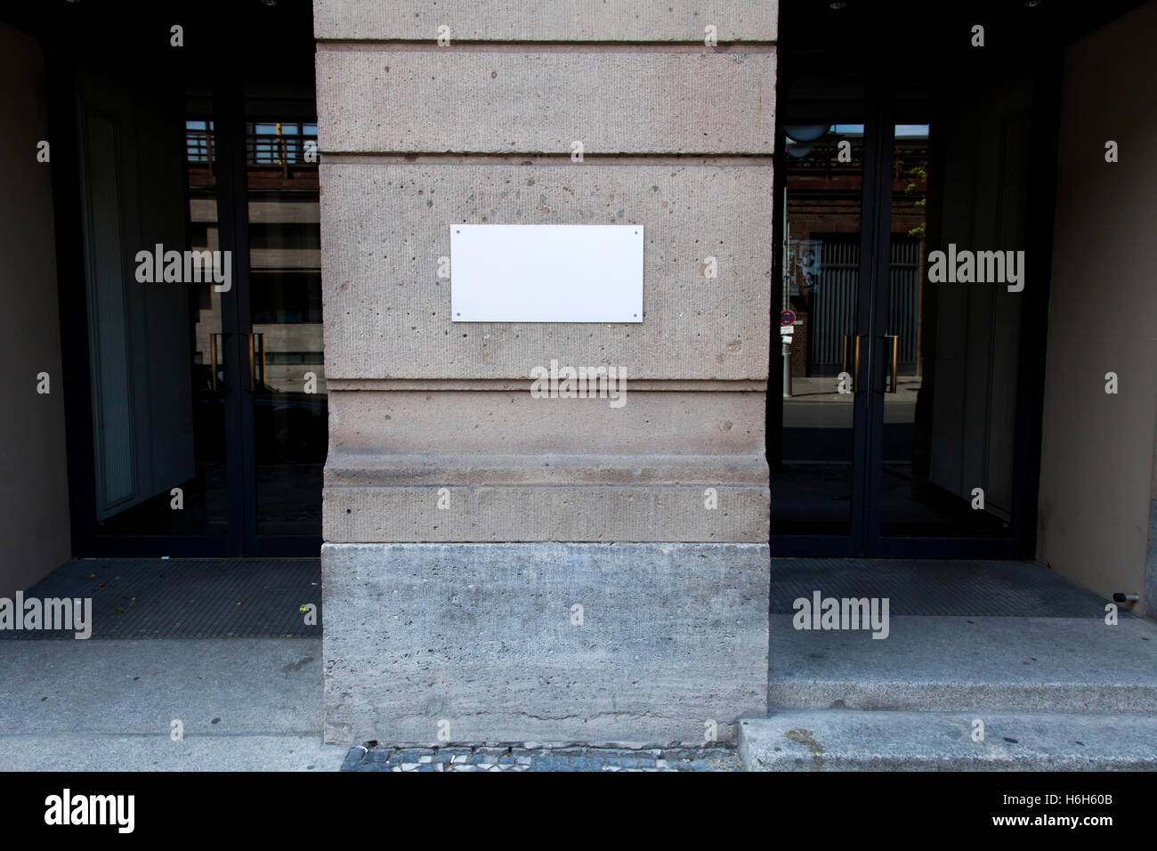 Metal wall sign hi-res stock photography and images - Alamy