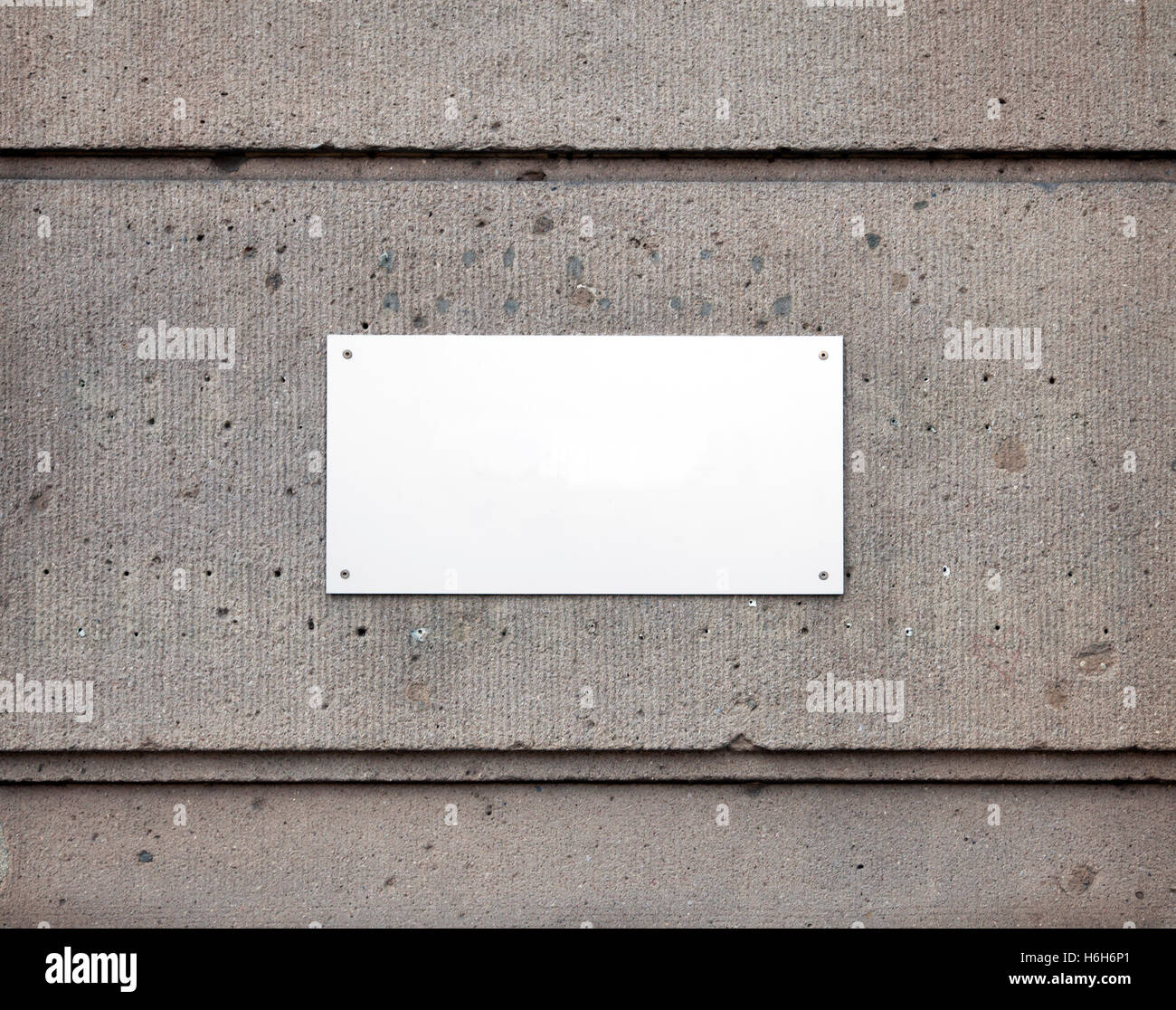 Silver metal sign hi-res stock photography and images - Alamy