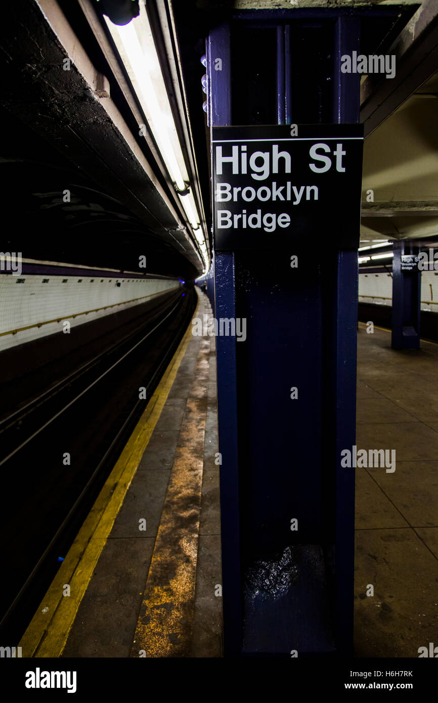 Sign depicting it's the High St. Brooklyn Bridge subway station in ...