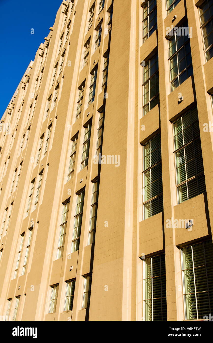 Low angle view of a modern residential building in Manhattan, New-York ...