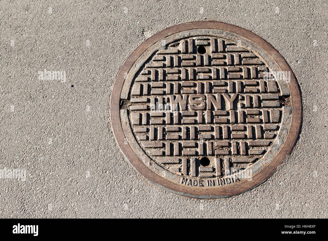 Manhole cover of WSNY - Water Supply New York Stock Photo - Alamy