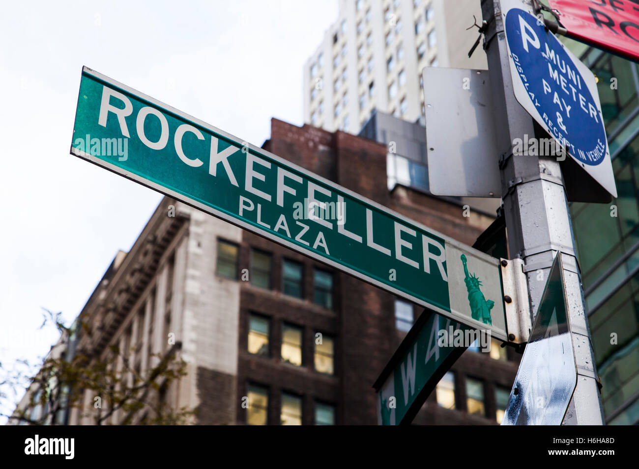 Rockefeller plaza sign hi-res stock photography and images - Alamy