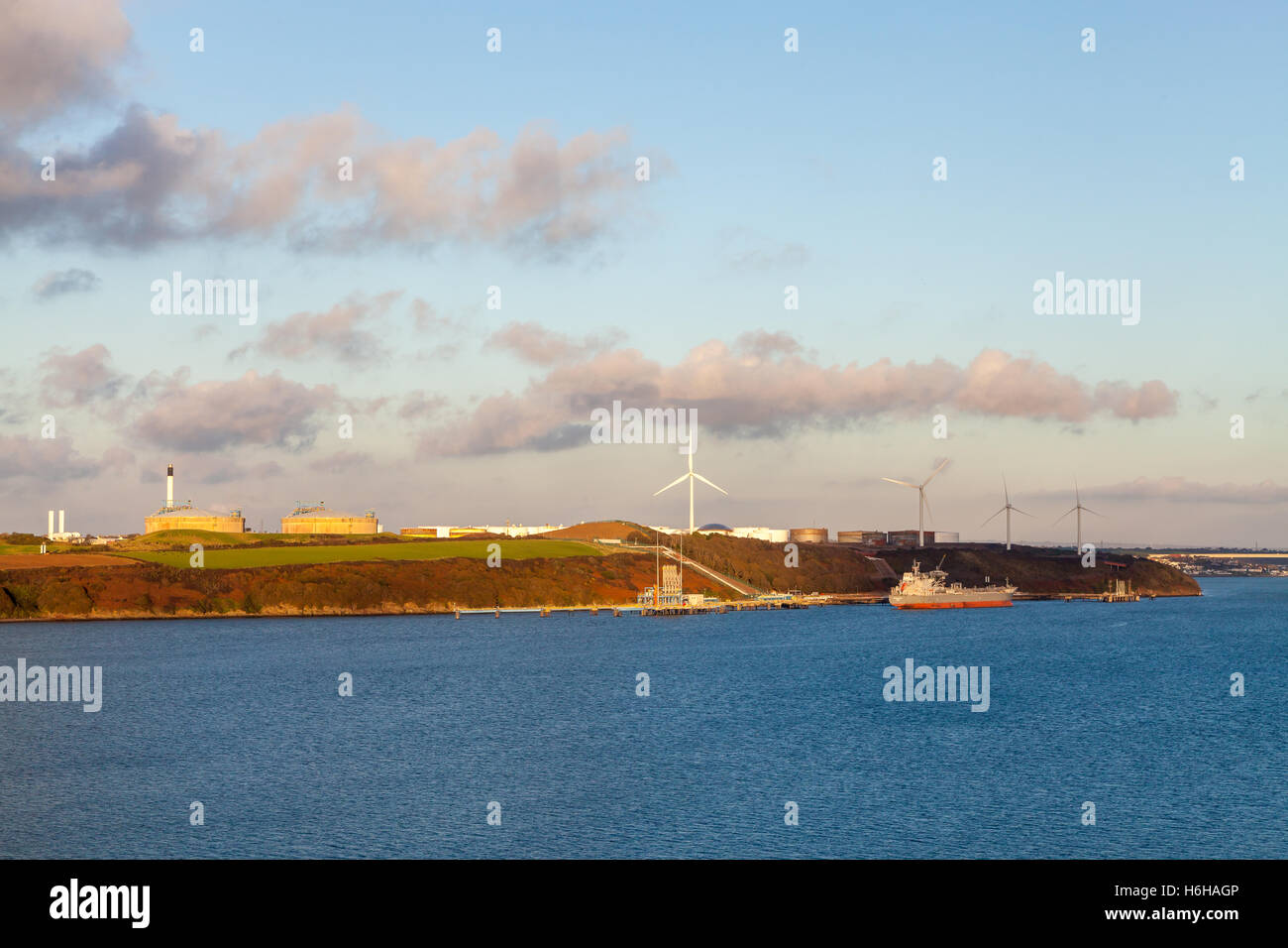 Oil Tanker at the Dragon LNG terminal on Milford Haven, Pembroke Stock ...