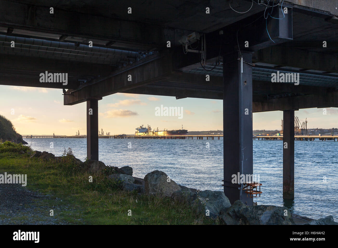 Oil Tanker Vilamoura at the Valero terminal on Milford Haven, Pembroke ...