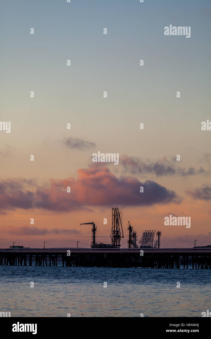 Valero terminal on Milford Haven, Pembroke Stock Photo - Alamy