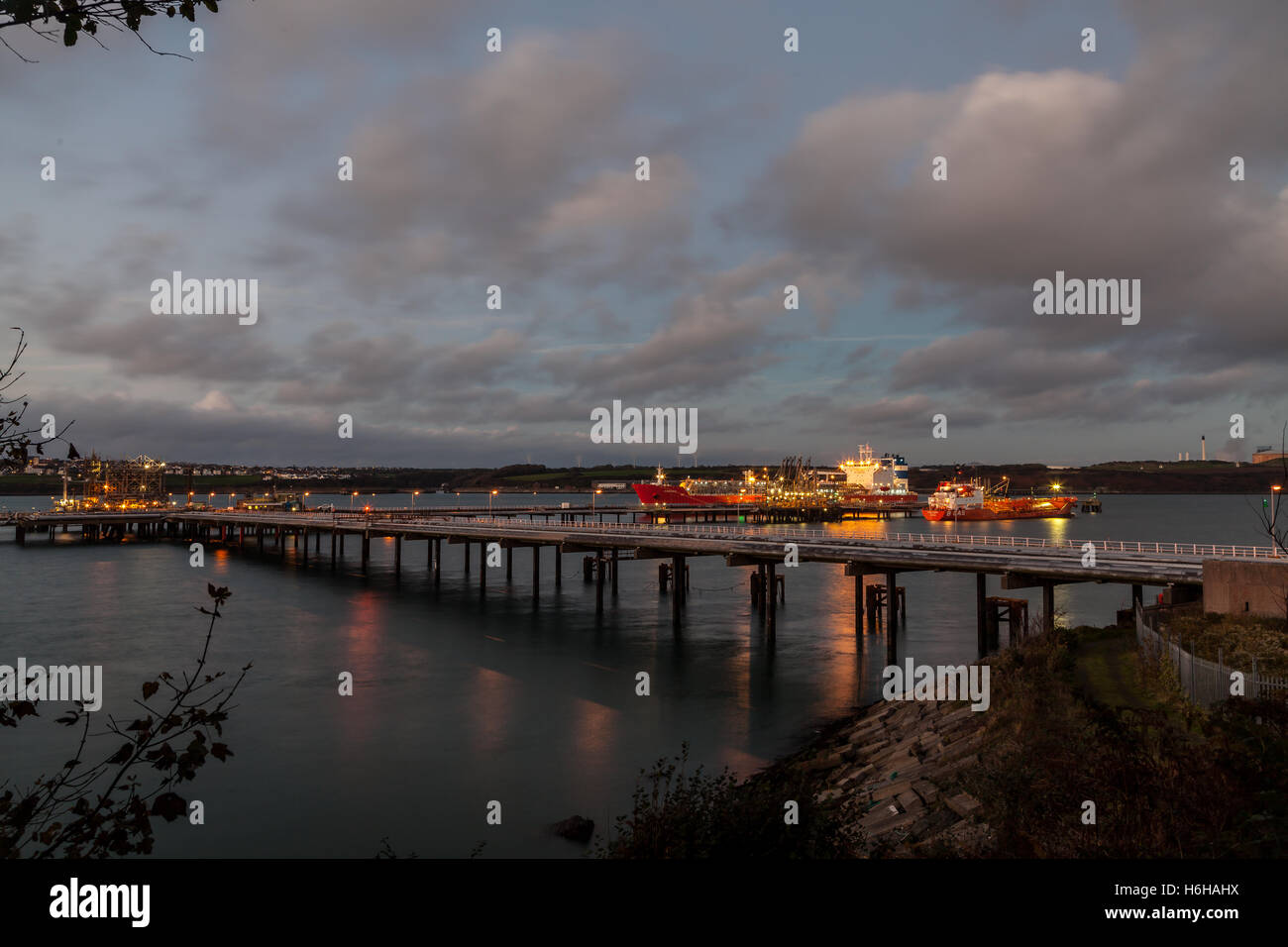 Oil terminal jetty hi-res stock photography and images - Alamy