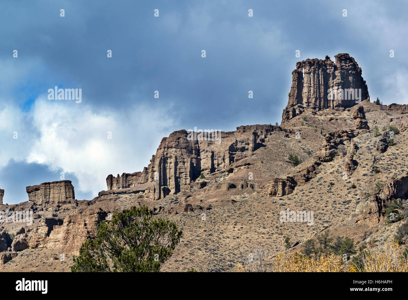 Yellowstone NP, Wyoming, mountains along the Shoshone river Stock Photo ...