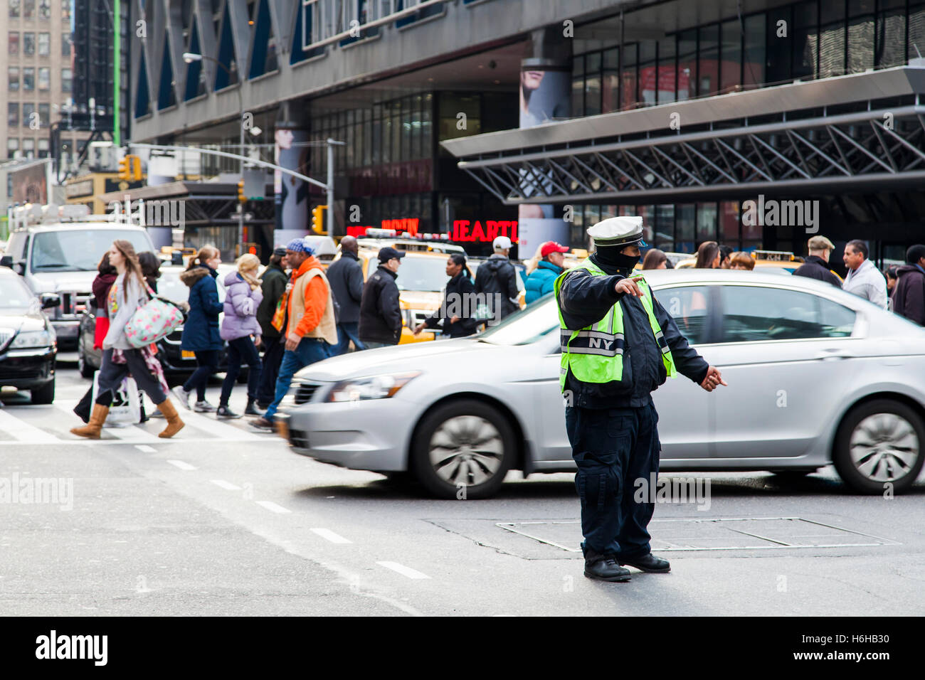 New-York, USA - NOV 20: Dozens of pedestrians crossing a midtwon ...