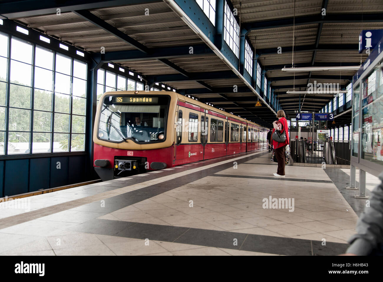 BERLIN - JUNE 16: The S5 S-bahn train to Spandau arrives to a train ...