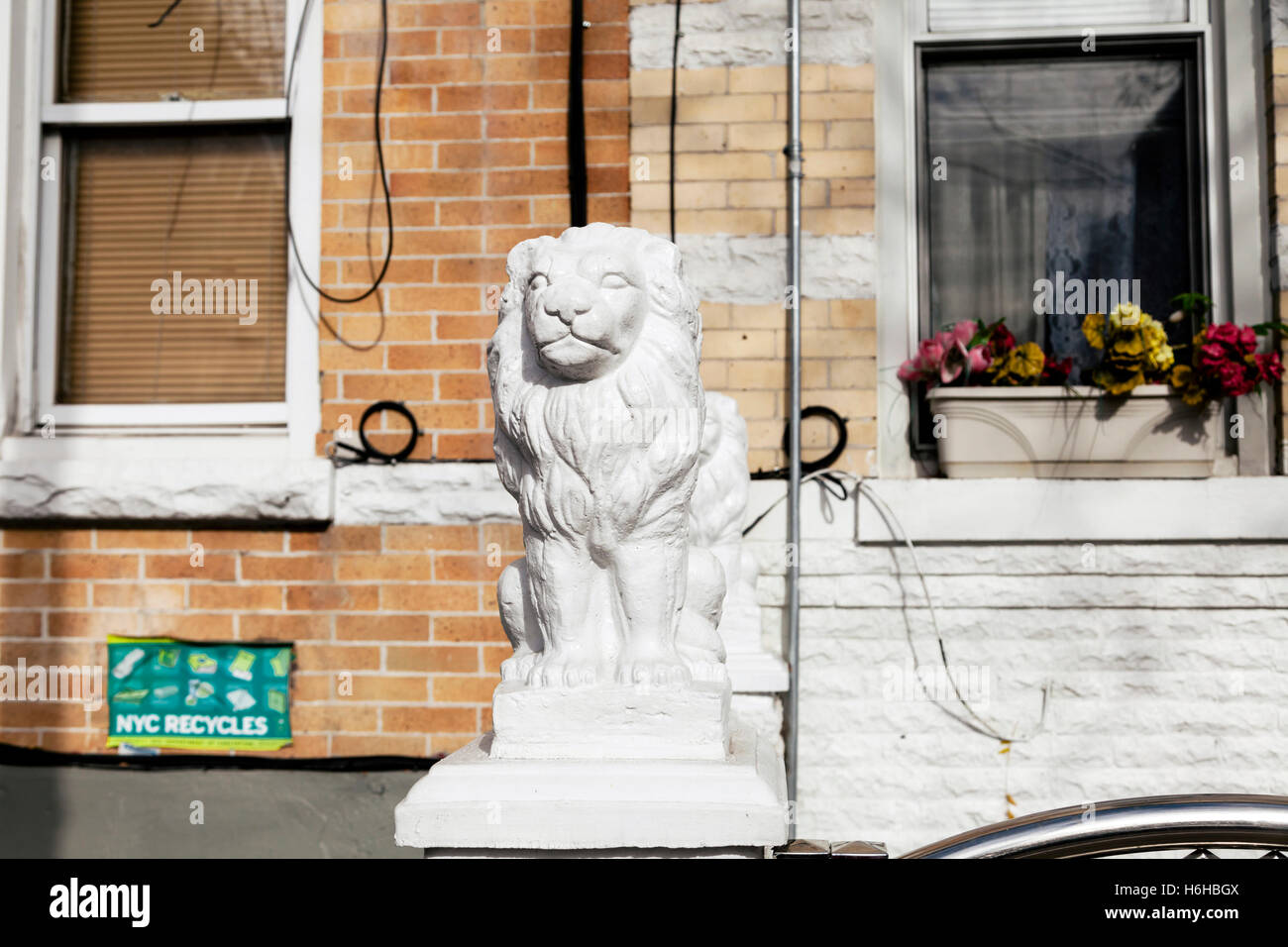 Lion sculpture on residential hi-res stock photography and images - Alamy