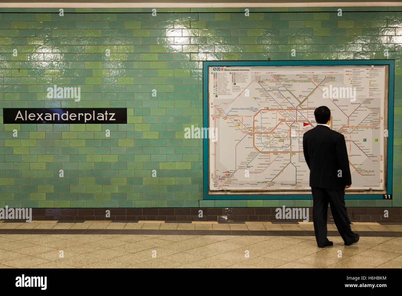 Person looking at ubahn map hi-res stock photography and images - Alamy