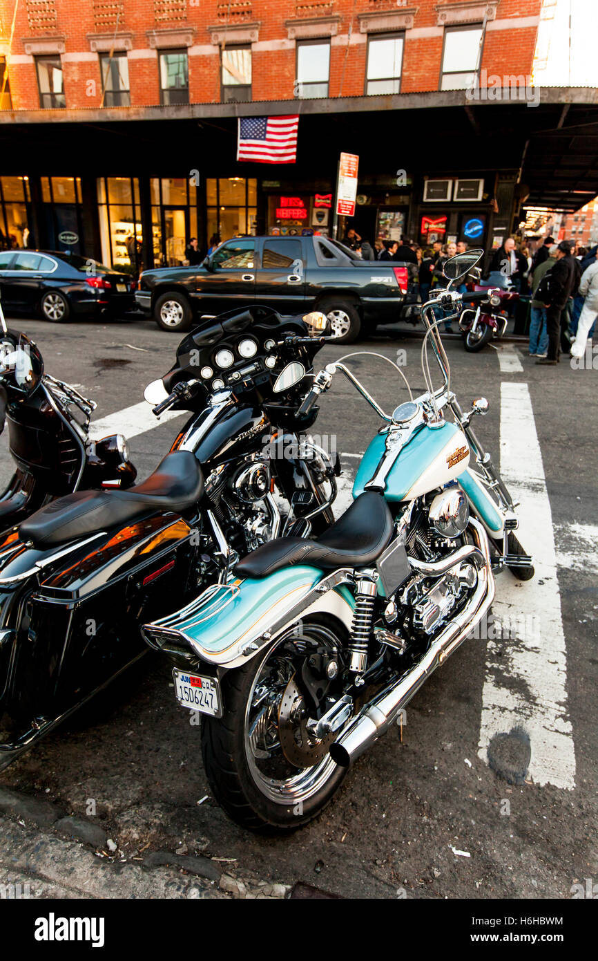 NEW-YORK - NOV 17: HArley Davidson motorcycle parked on a Manhattan ...