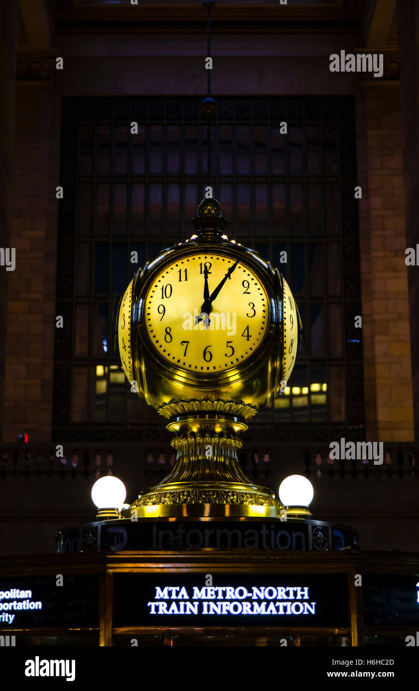 New-York - NOV 13: The iconic Grand Central Station clock in New-York ...