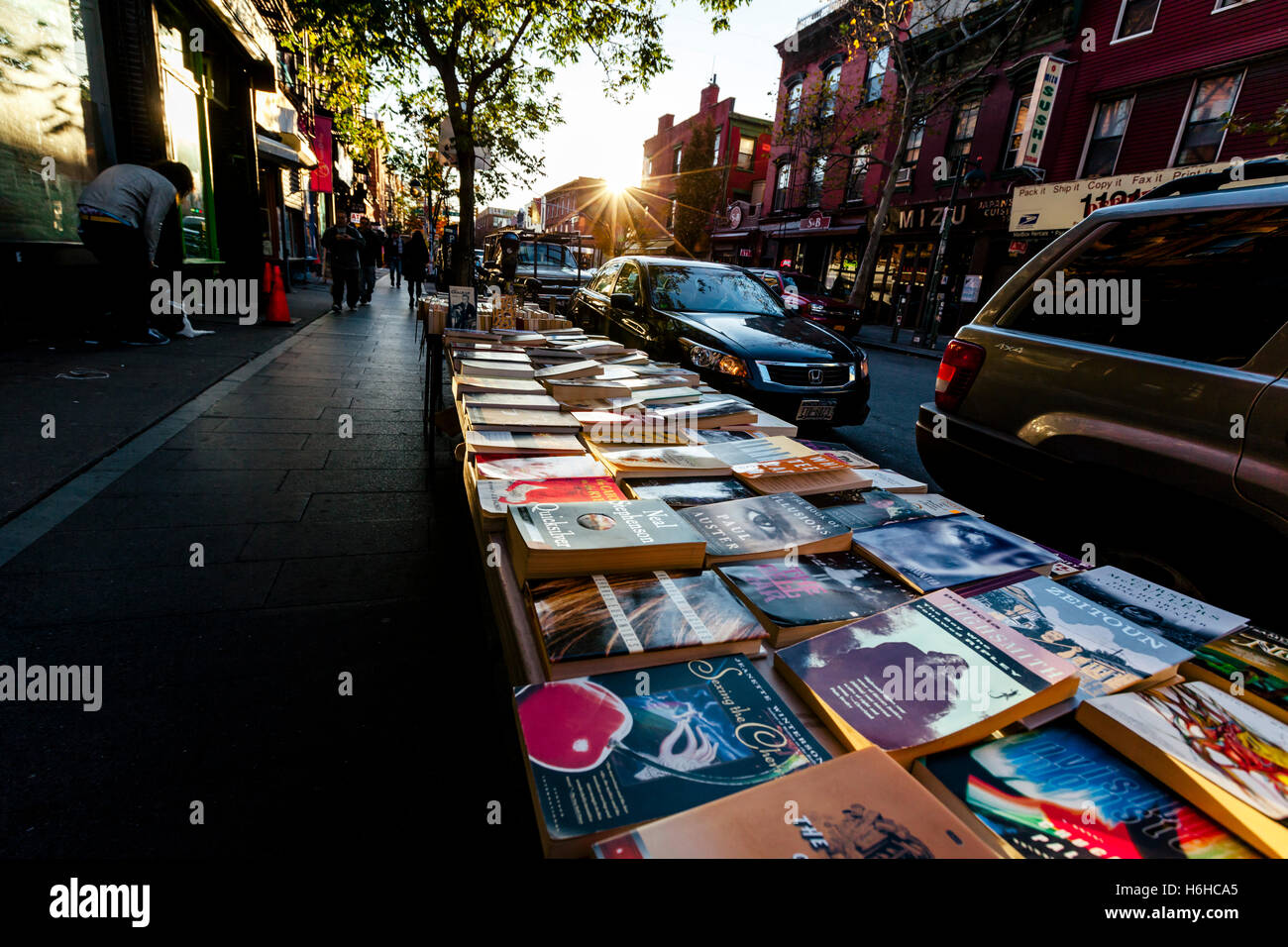 Street bookstand hi-res stock photography and images - Alamy