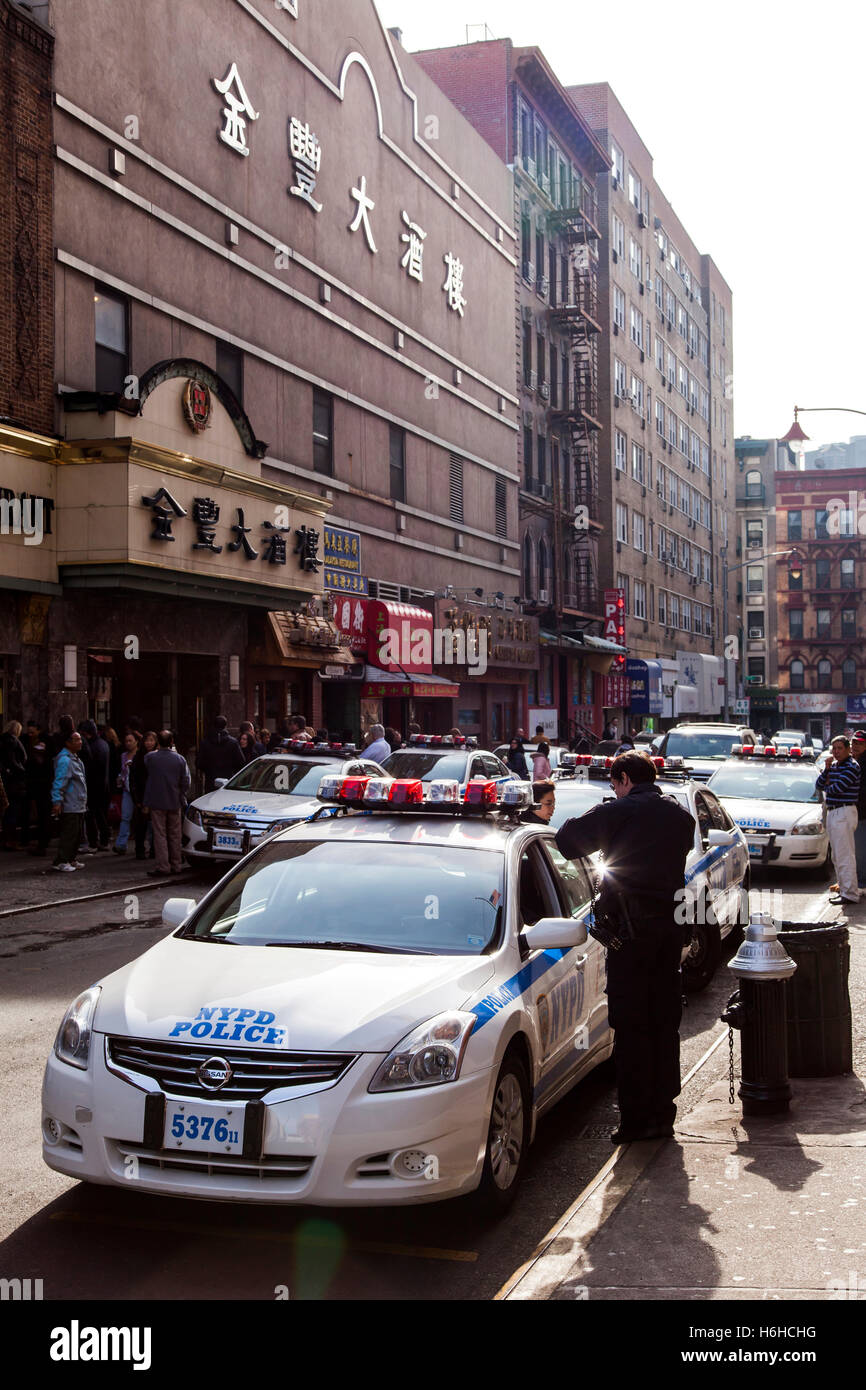 Nypd police officer leaning hi-res stock photography and images - Alamy