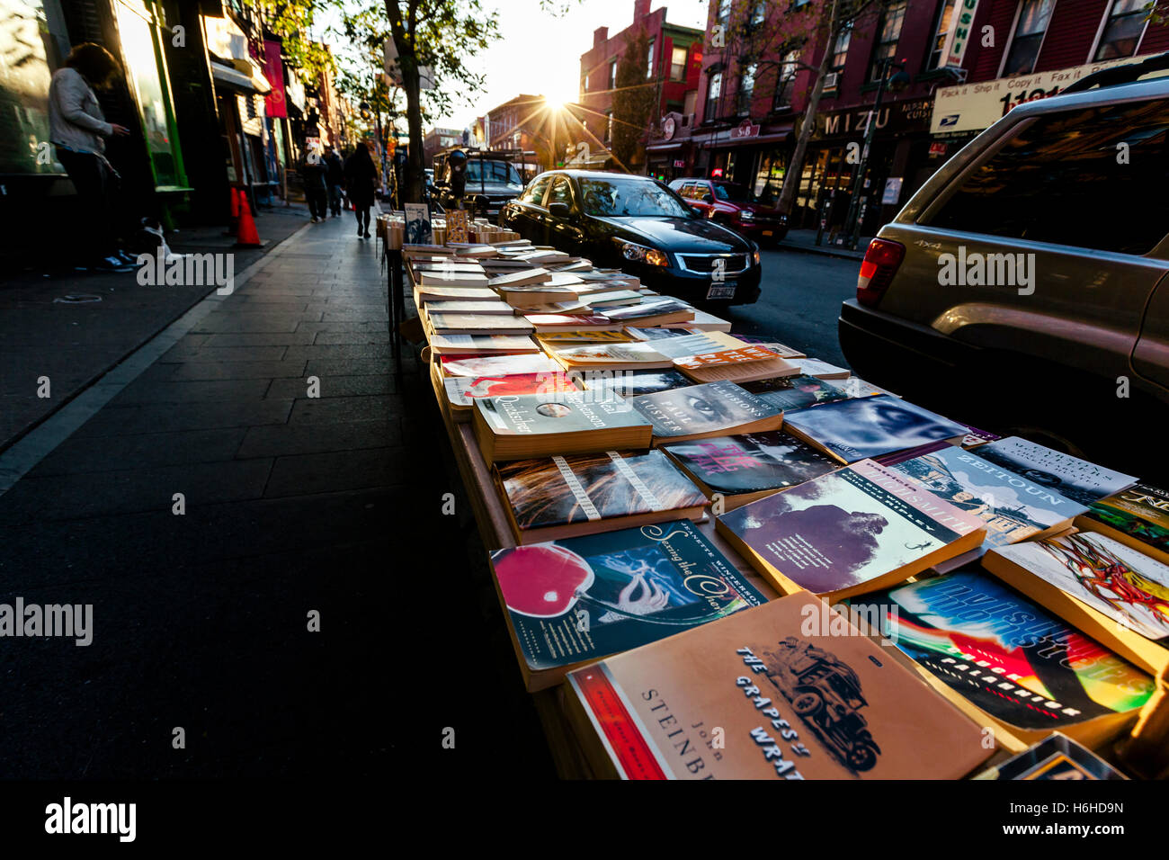 Street bookstand hi-res stock photography and images - Alamy