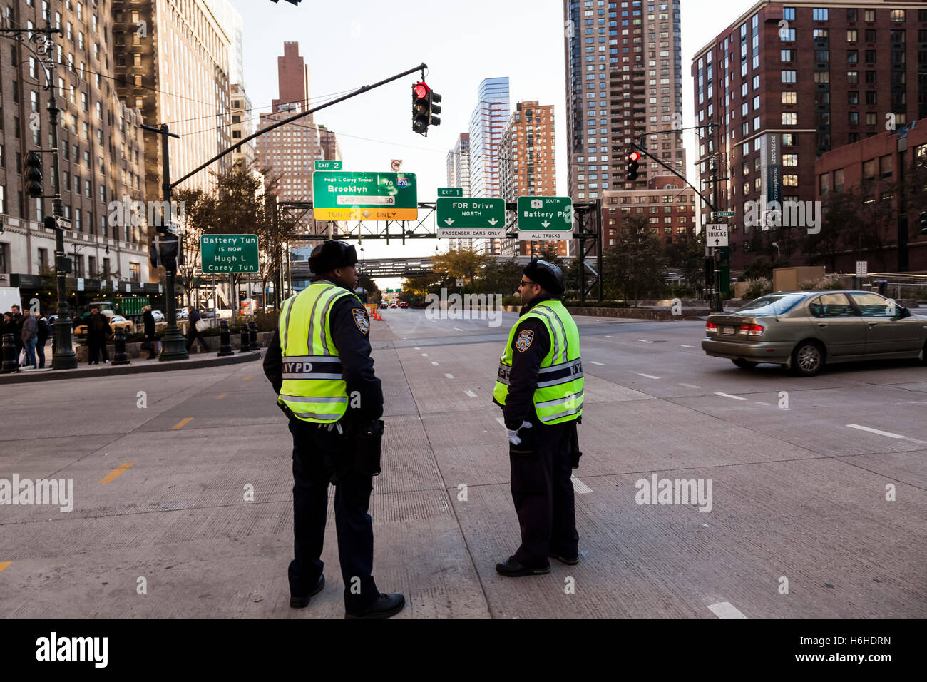 NEW-YORK - NOV 9: Police officers standing in the middle of an ...