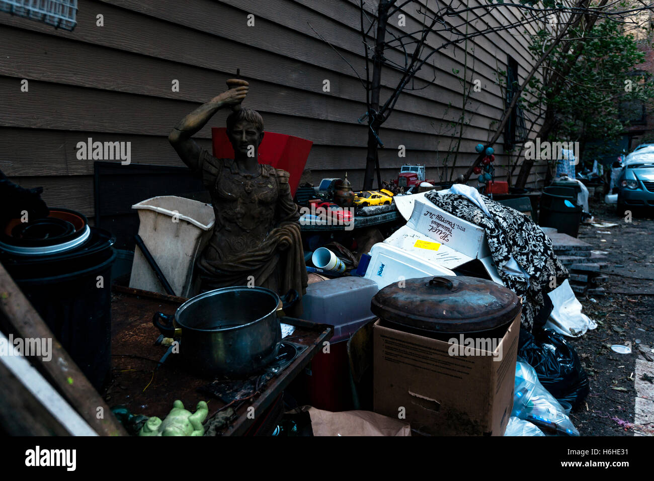 Pile rubbish in new york usa hi-res stock photography and images - Alamy