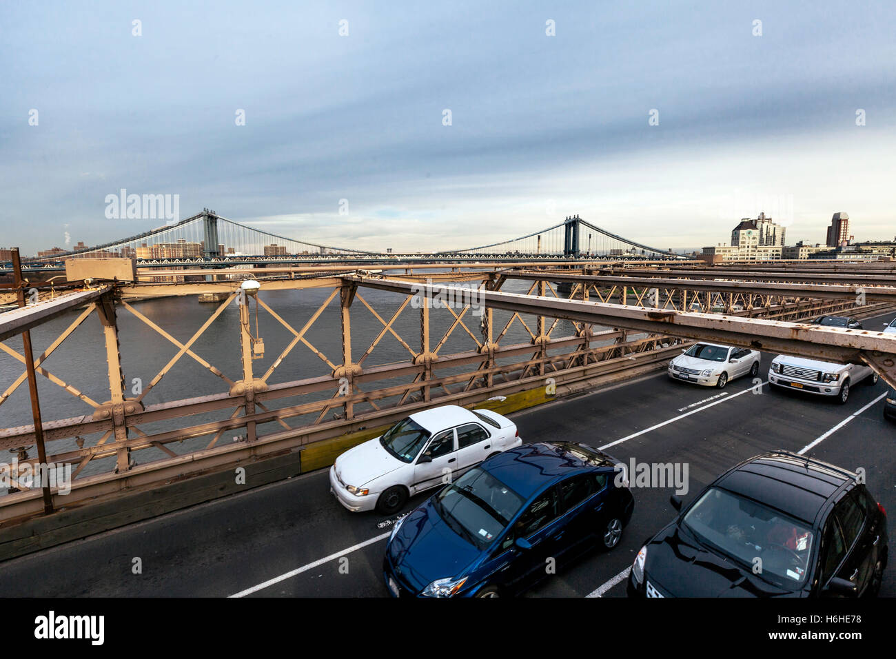 NEW-YORK - NOV 15: Afternoon rush hour traffic on the Brooklyn Bridge ...
