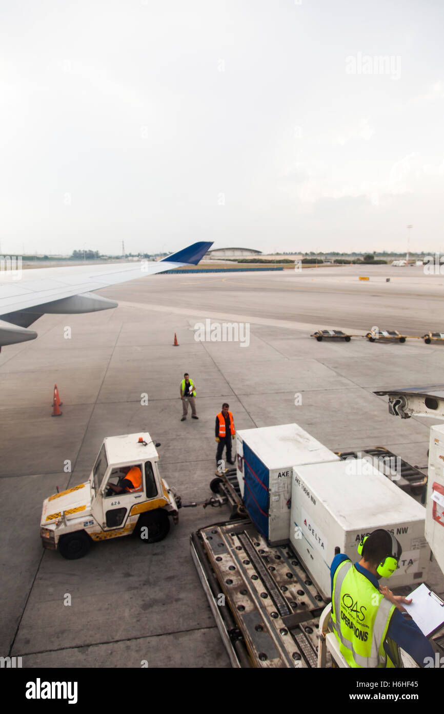 New-York, USA - NOV 22: Airport employees loading cargo on an airplane ...