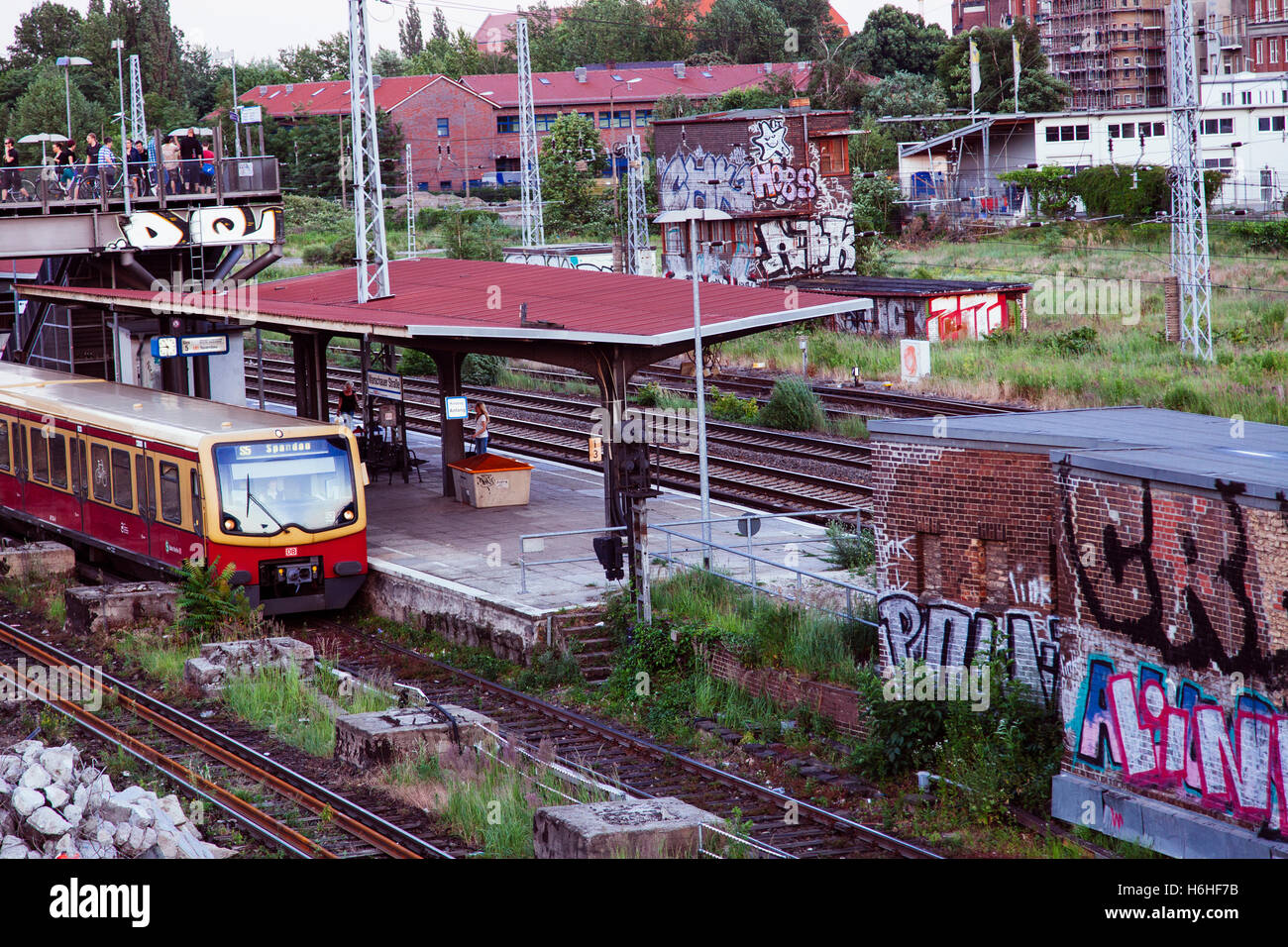 Train docking at platform train hi-res stock photography and images - Alamy