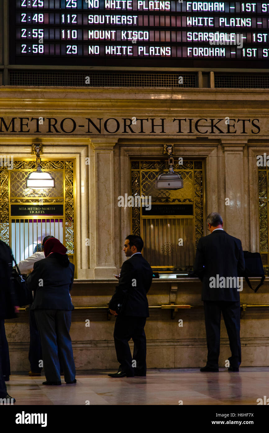 Grand central station ticket booth hi-res stock photography and images ...