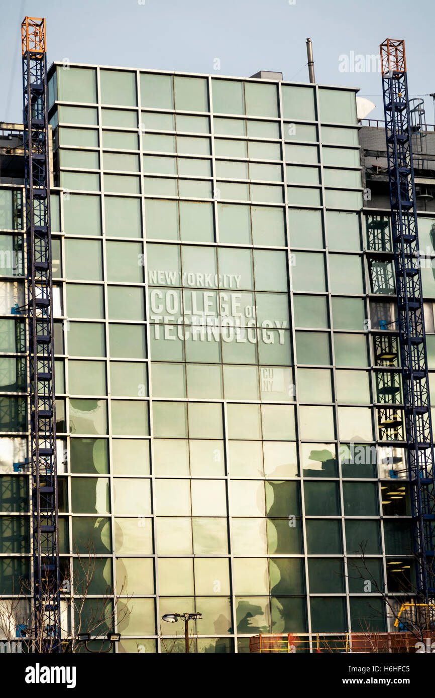 NEW-YORK - NOV 15: The exterior of the building housing the New-York ...