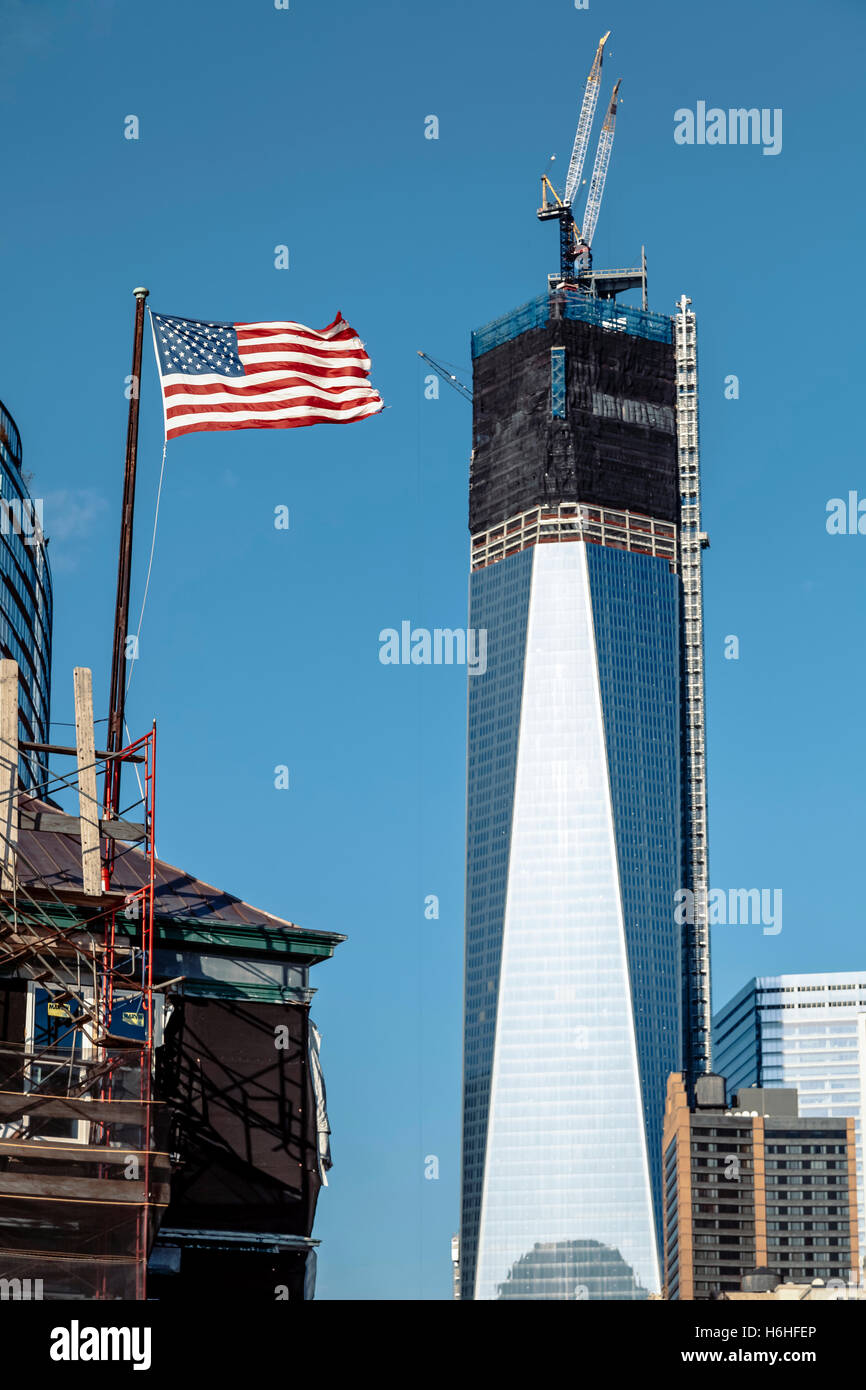 NEW-YORK - NOV 9: The 1WTC tower is under construction, with the USA ...