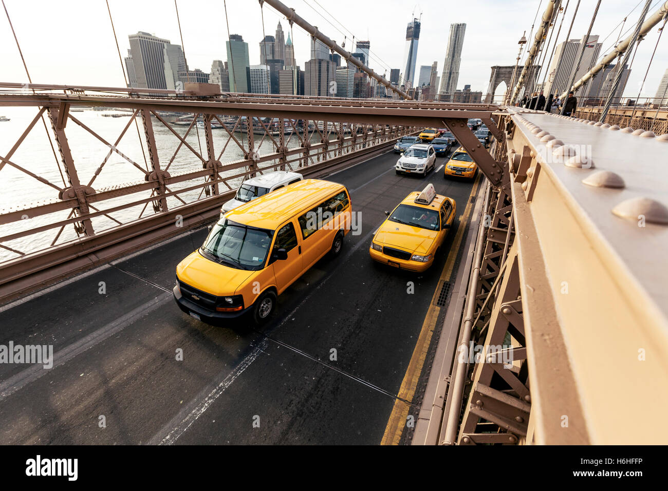 NEW-YORK - NOV 15: Afternoon rush hour traffic on the Brooklyn Bridge ...