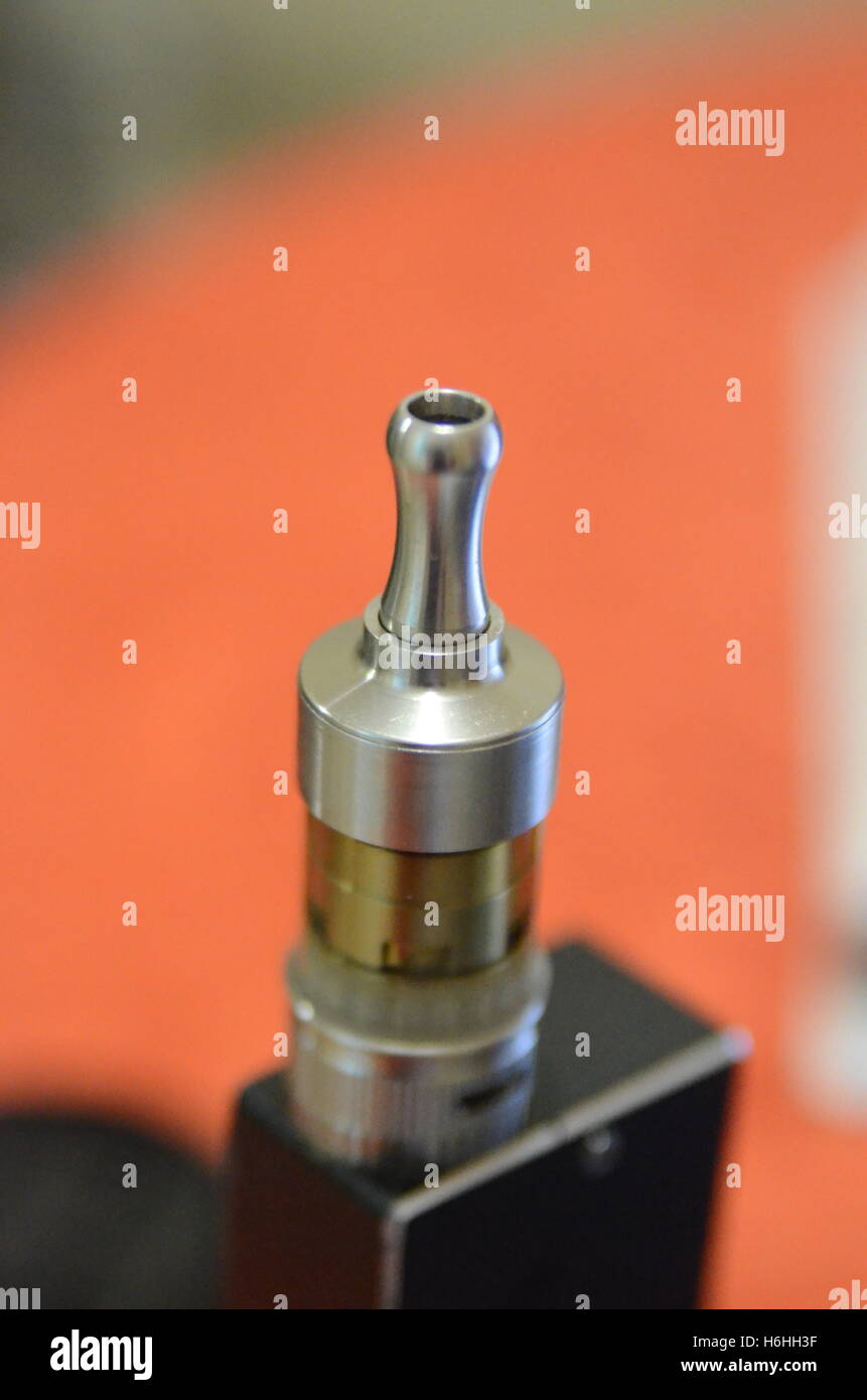 E-cig Vape mod and tank Stock Photo - Alamy