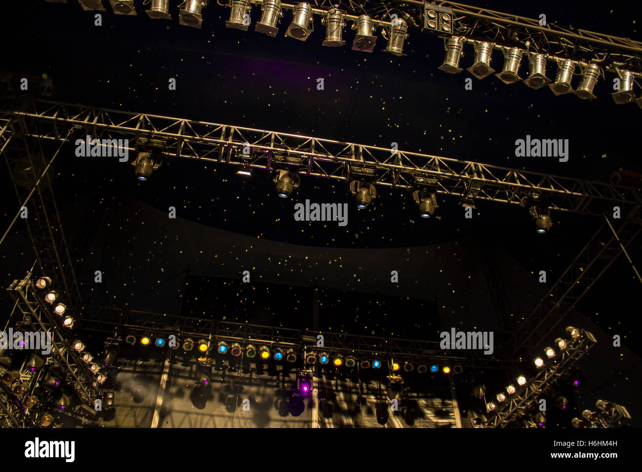 Empty stage lights hi-res stock photography and images - Alamy