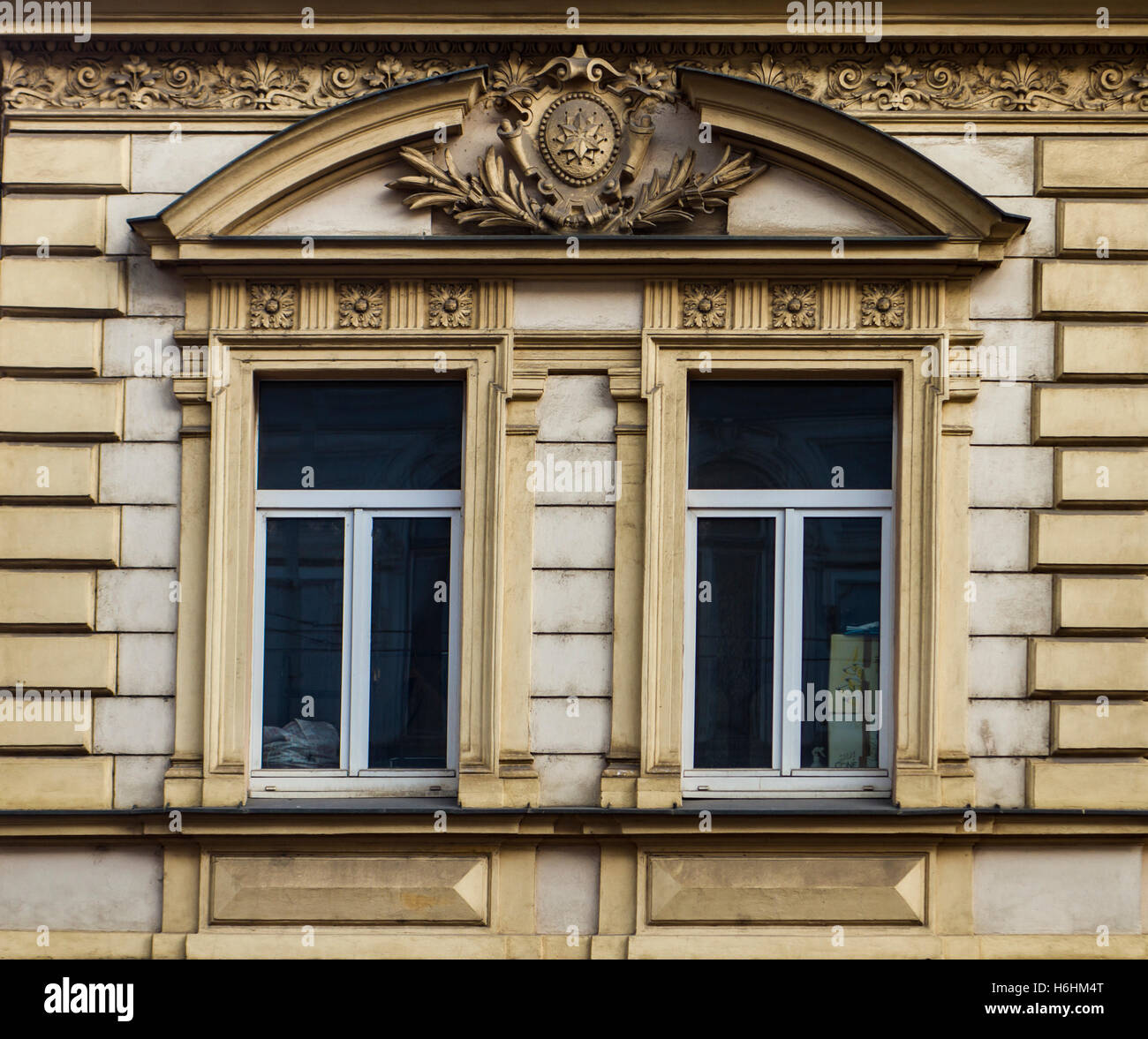 Windows in view hi-res stock photography and images - Alamy