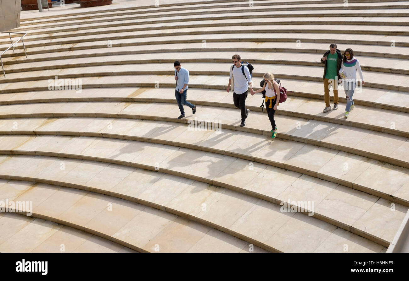 Tourist walk down steps to the Guggenheim Museum in Bilbao Stock Photo ...