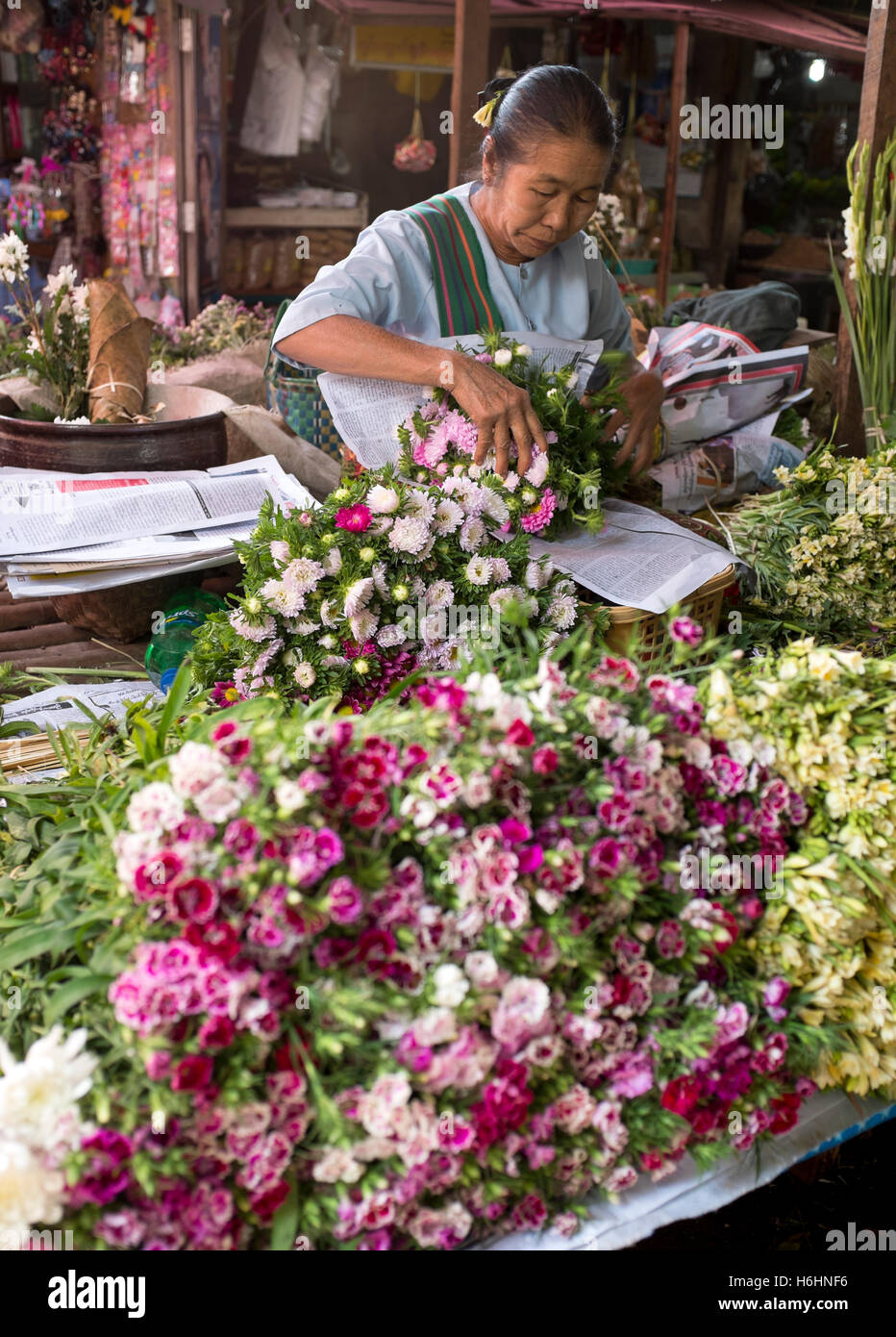 Myanmar inle lake flower hi-res stock photography and images - Alamy