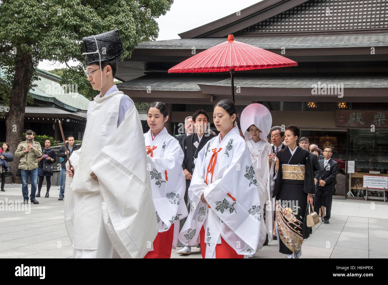 Wedding at Meiji Jingu Shrine in Tokyo Japan Stock Photo - Alamy