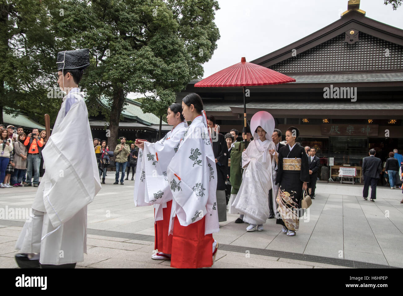 Wedding at Meiji Jingu Shrine in Tokyo Japan Stock Photo - Alamy