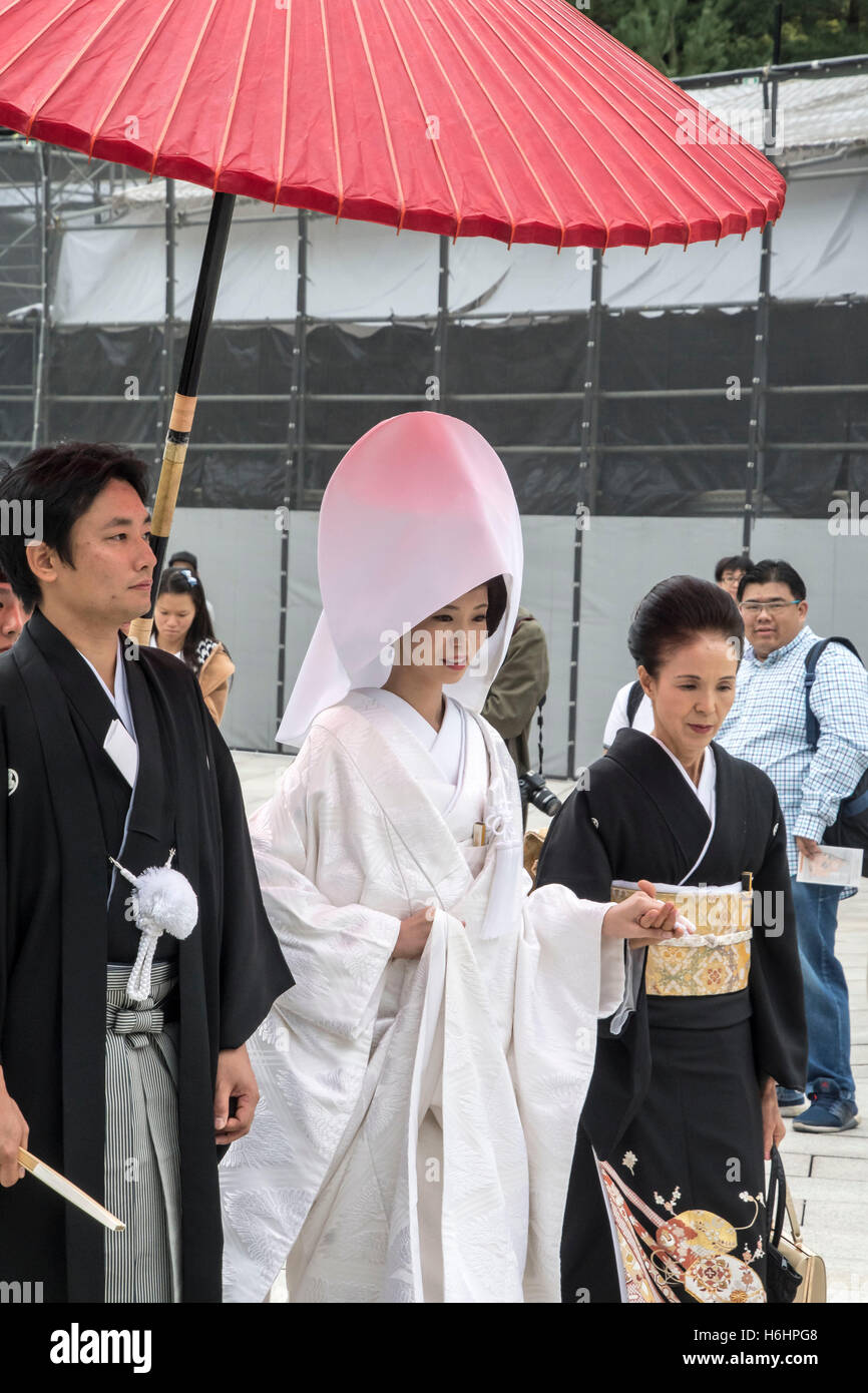 Wedding at Meiji Jingu Shrine in Tokyo Japan Stock Photo - Alamy