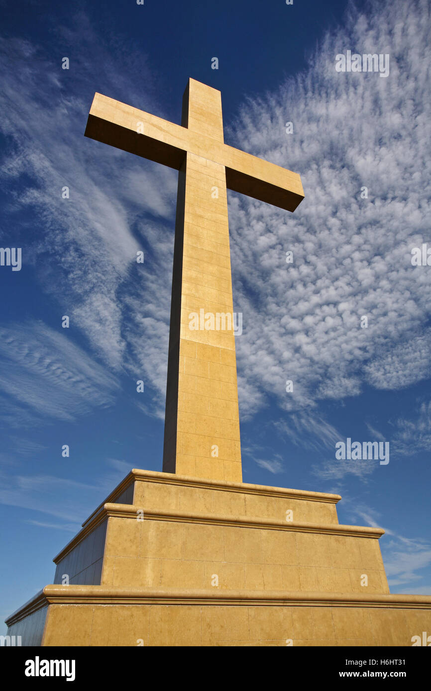 Mount Macedon memorial cross commemorating fallen Australian soldiers ...