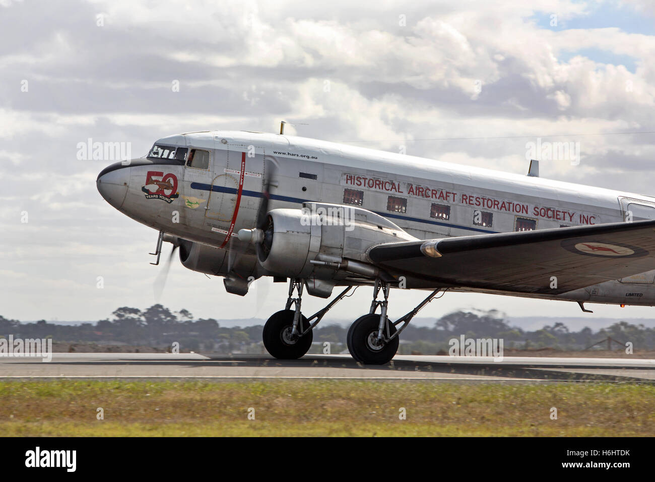 Vintage DC-3 from the Historical Aircraft Restoration Society at the ...