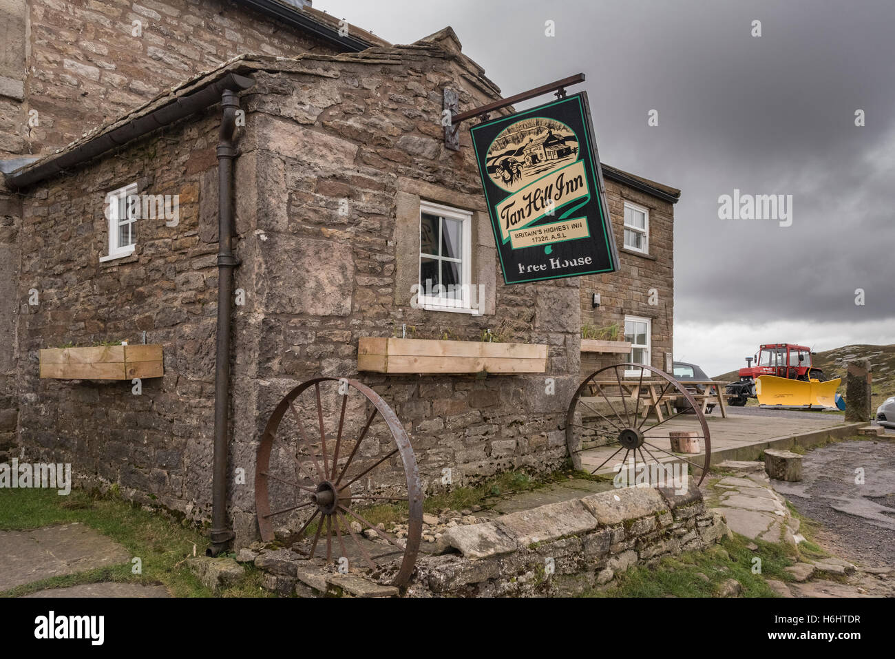 Tan Hill Inn Highest Pub Stock Photos & Tan Hill Inn Highest Pub Stock ...
