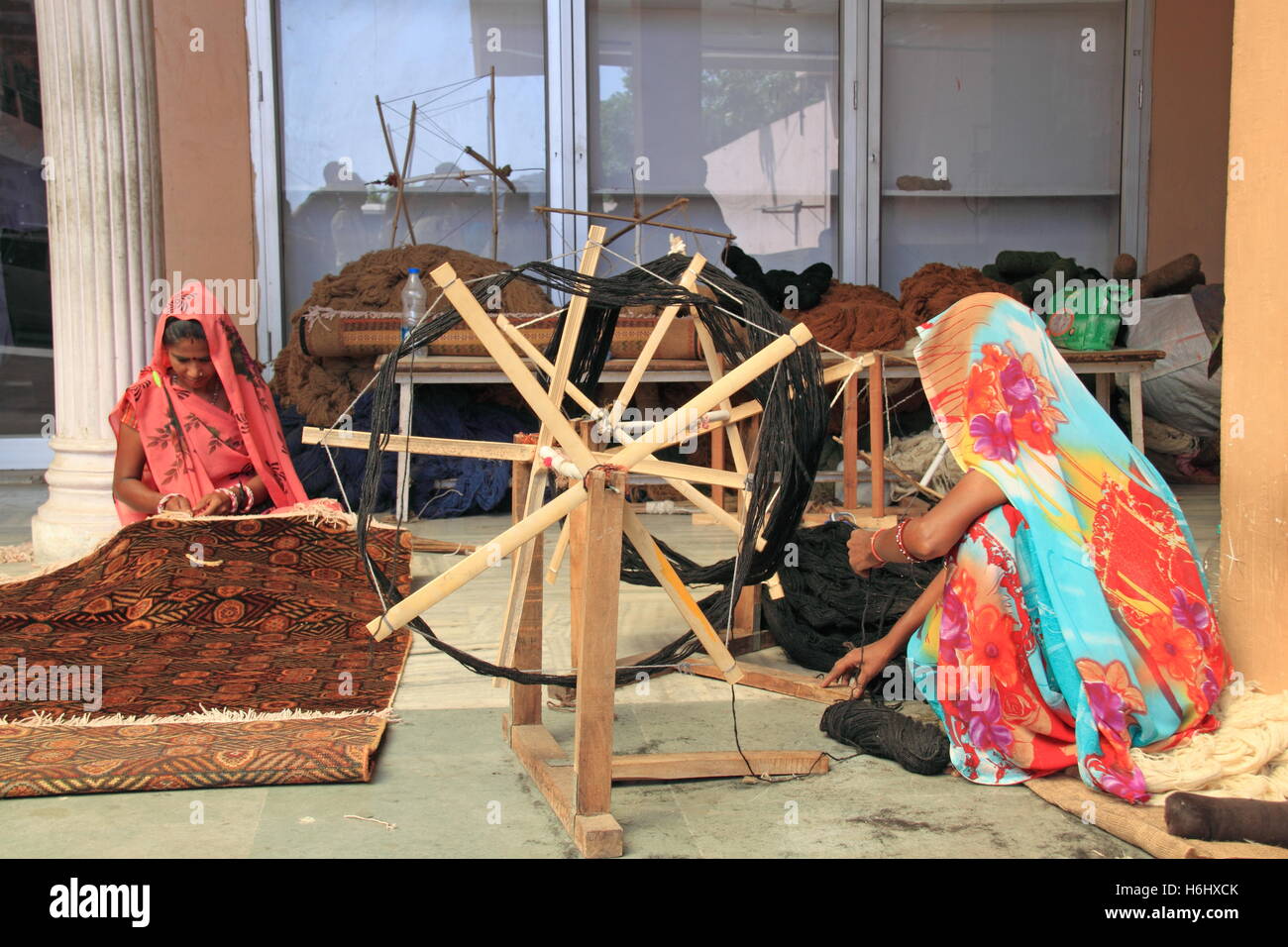Making traditional Rajasthani rugs, Jaipur, Rajasthan, India, Indian ...
